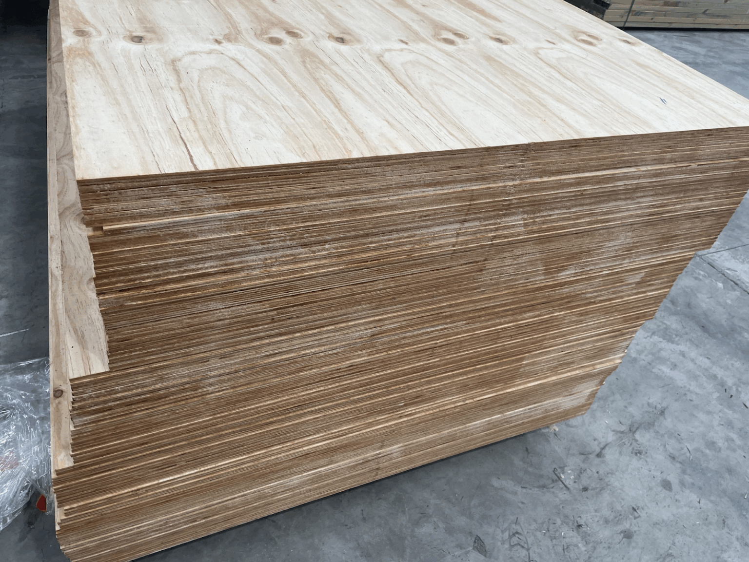 Formply vs Standard Plywood: What’s Best for Your Project?